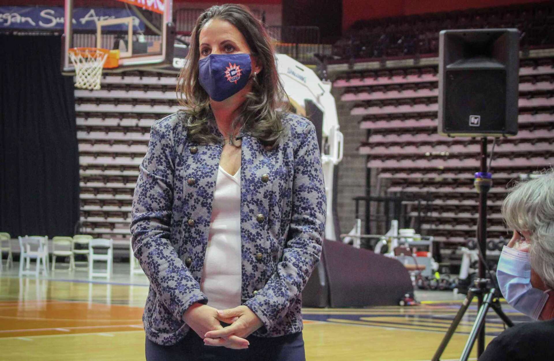 ‘Special day:’ UConn legend Jen Rizzotti returns home as president of ...