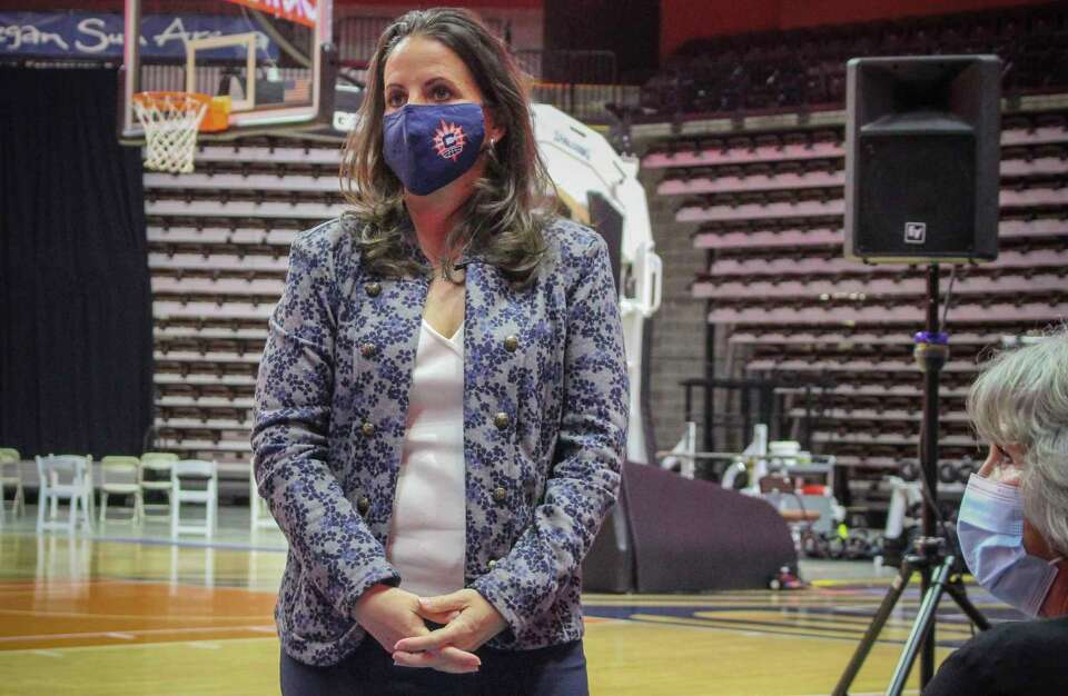 ‘Special day:’ UConn legend Jen Rizzotti returns home as president of ...