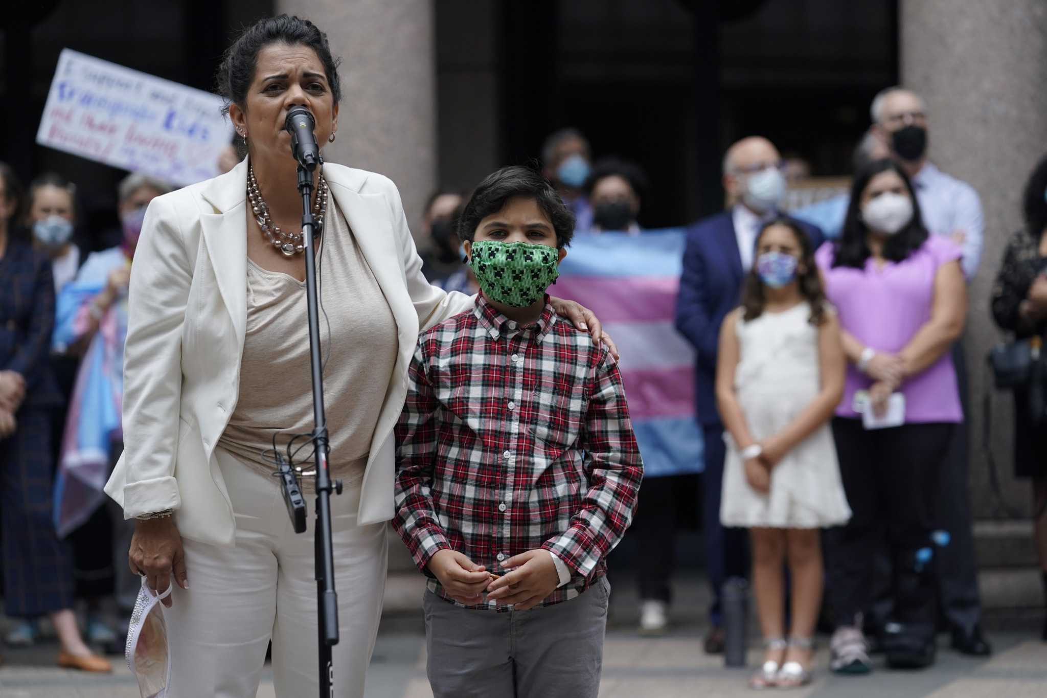 Texas lawmakers push to take transgender children from parents who help ...