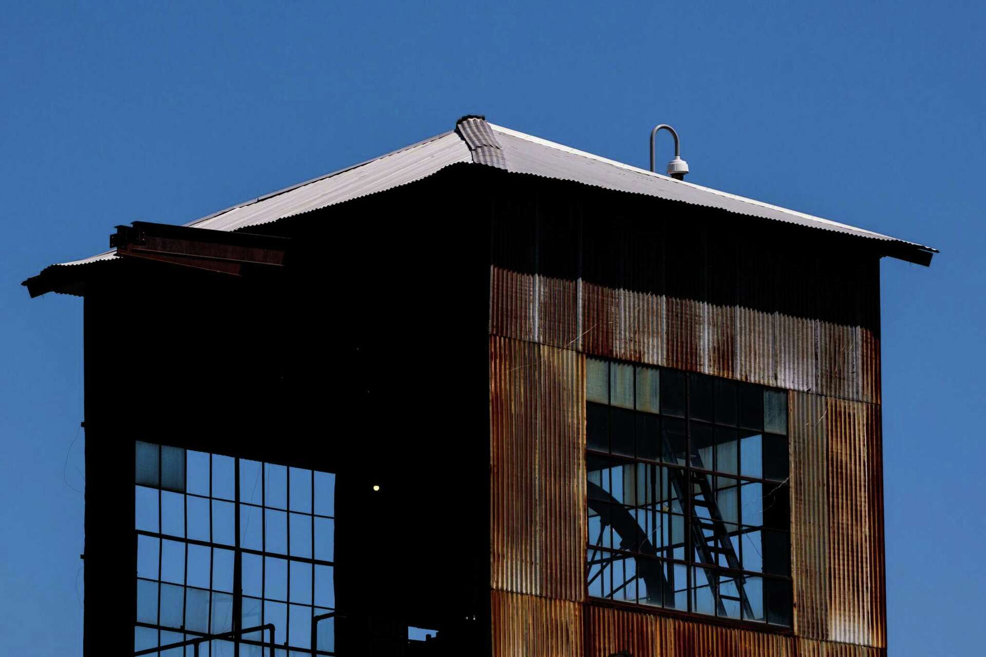 This massive network of wildfire cameras helps California save lives