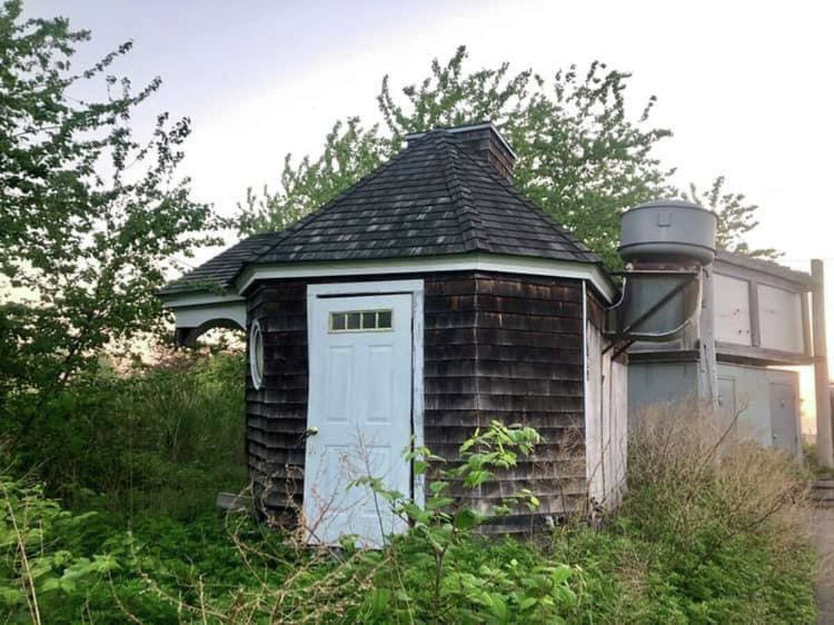 ‘A piece of our town history’: Old Saybrook’s aging visitor center torn ...