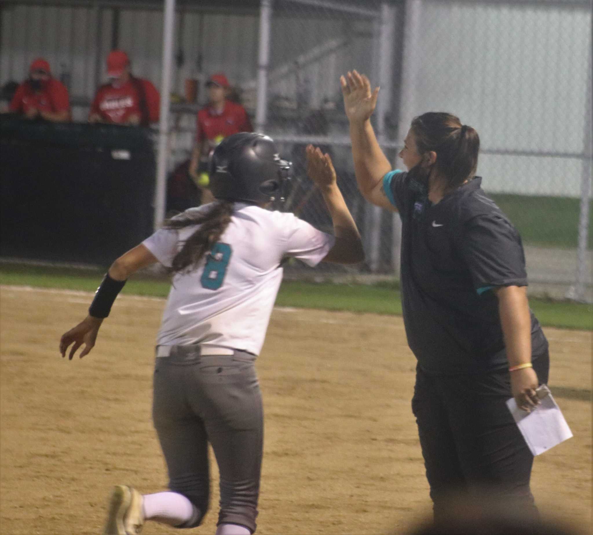 After 50 baserunners, 5 HRs, Lady Mavs in 1-0 hole