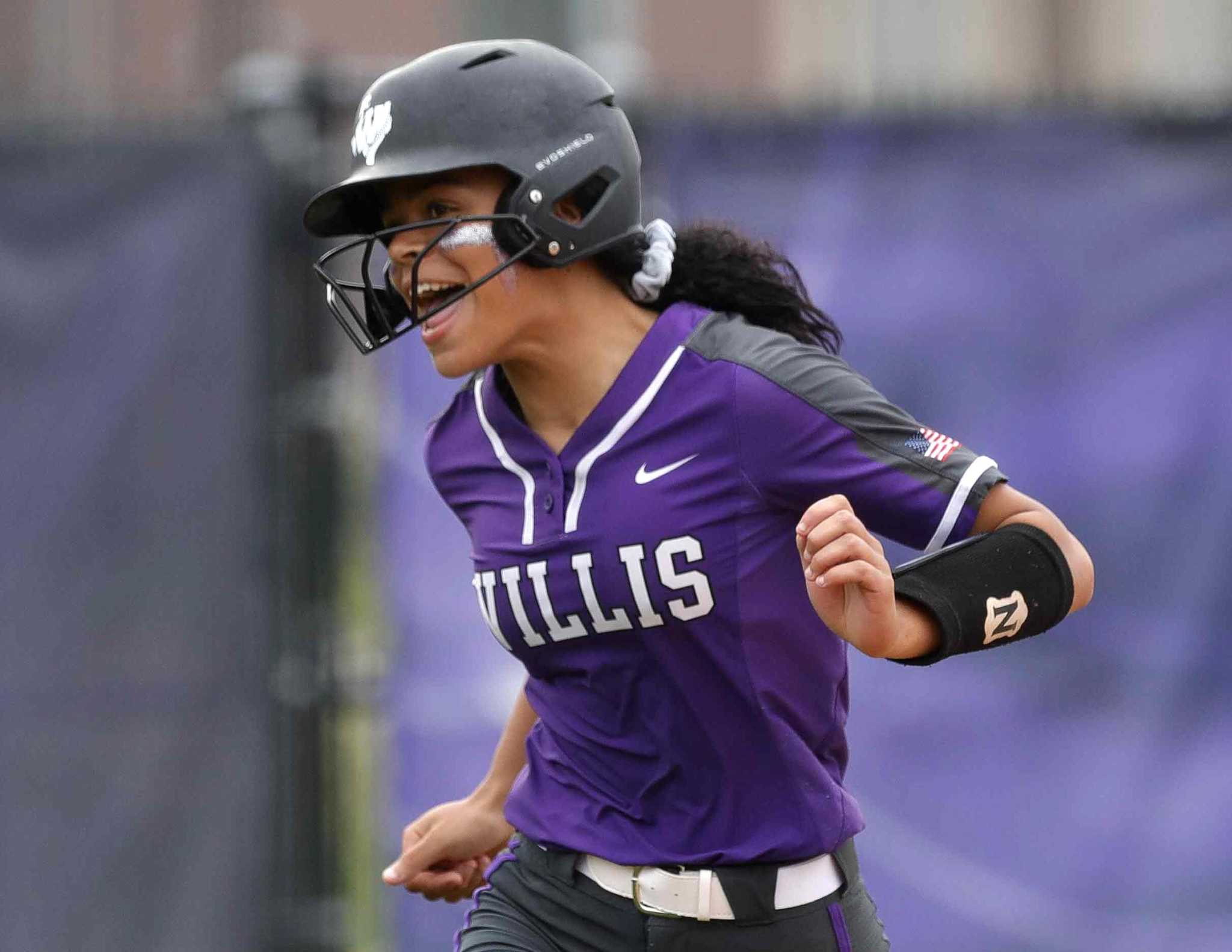 SOFTBALL: Willis convincingly earns first 6A playoff win