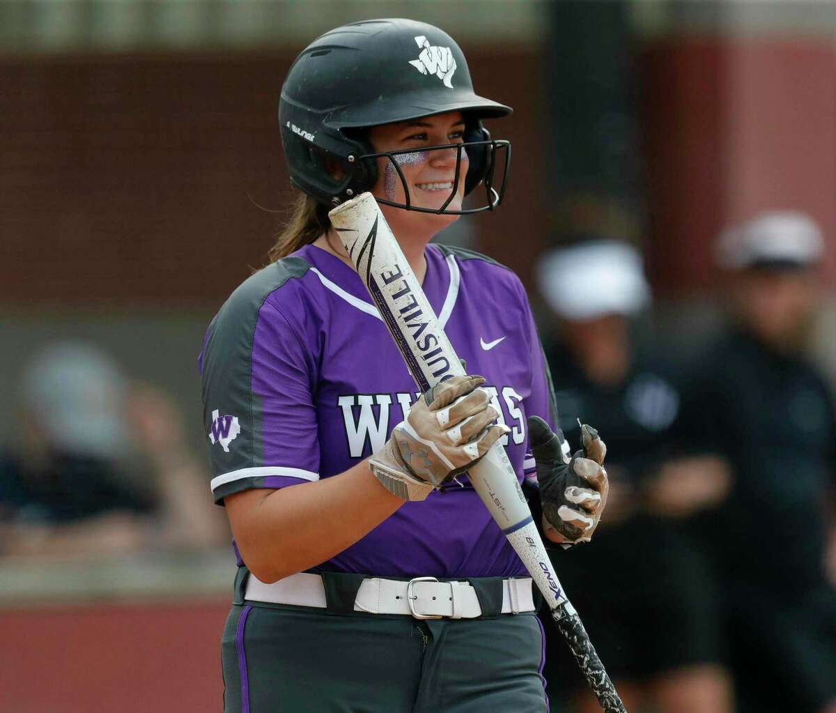 SOFTBALL: Willis convincingly earns first 6A playoff win