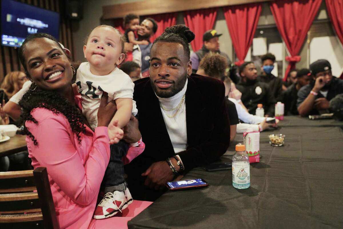 Najee Harris’ draft night turns from anxiety to elation, as Steelers ...