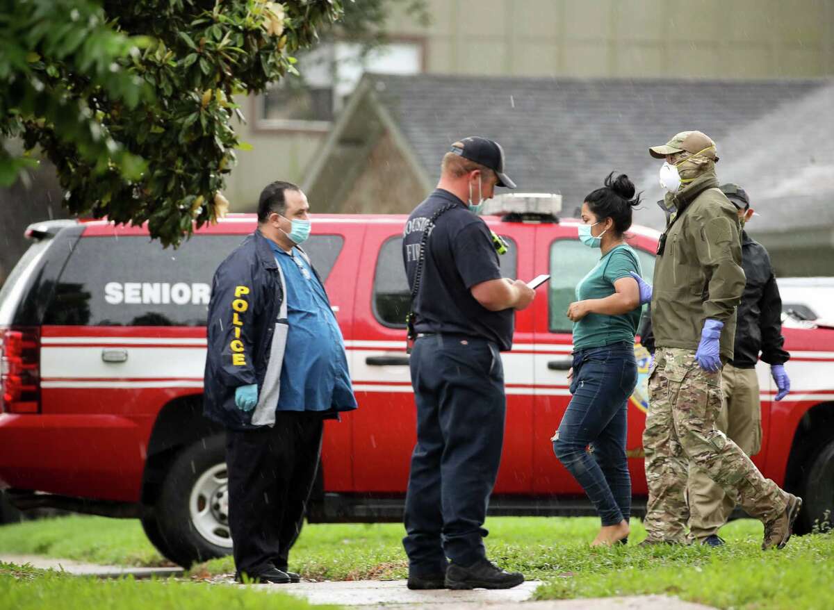 More than 90 people found in possible smuggling raid in SW Houston