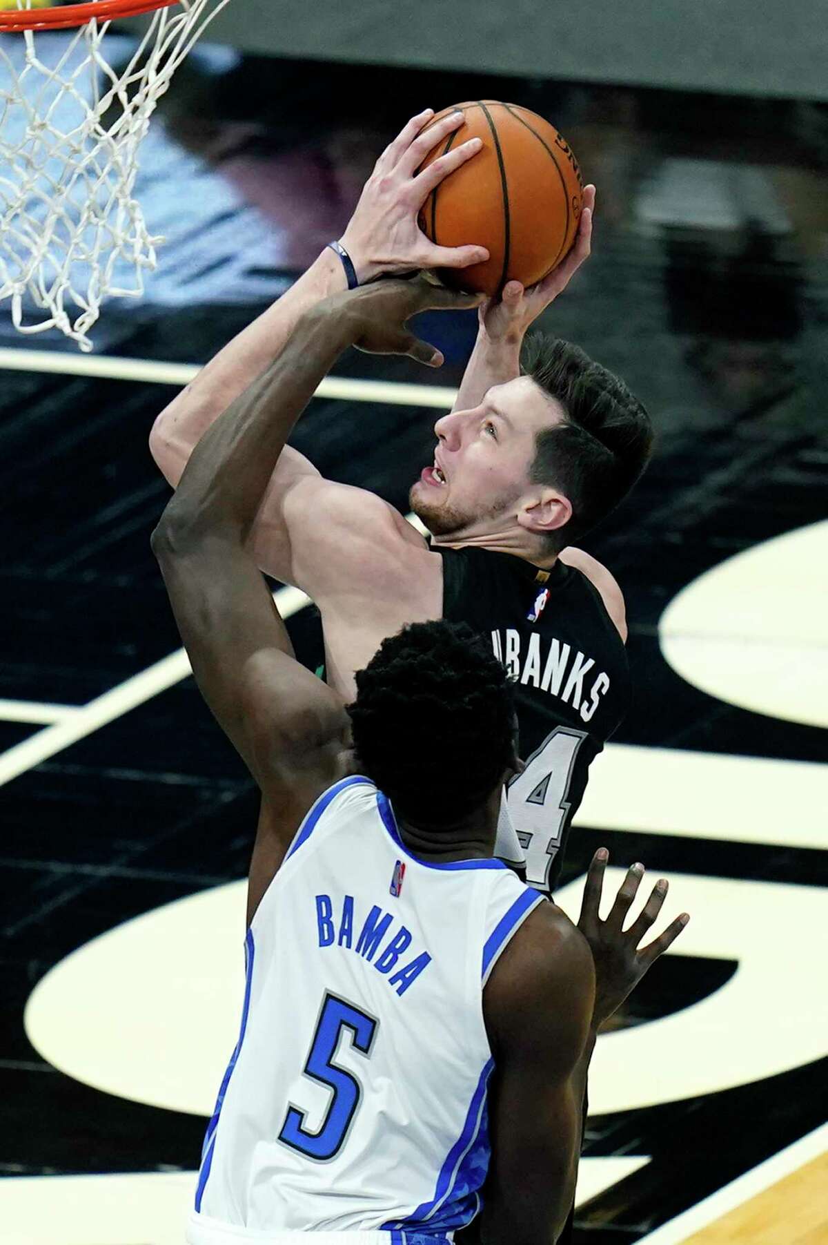 Spurs’ Drew Eubanks’ hook shots conjure memories of bygone era
