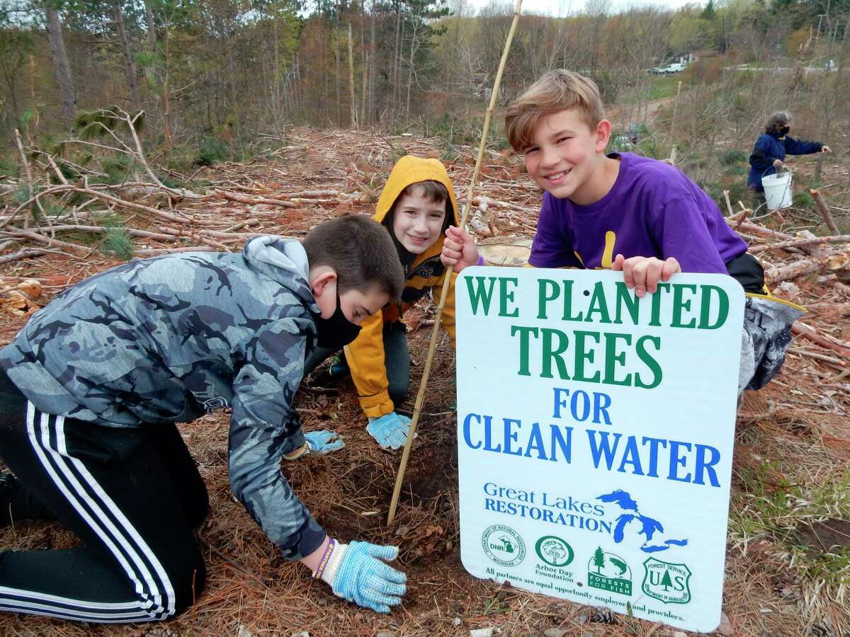 Students, community plant trees at Frankfort-Elberta Area Schools forest