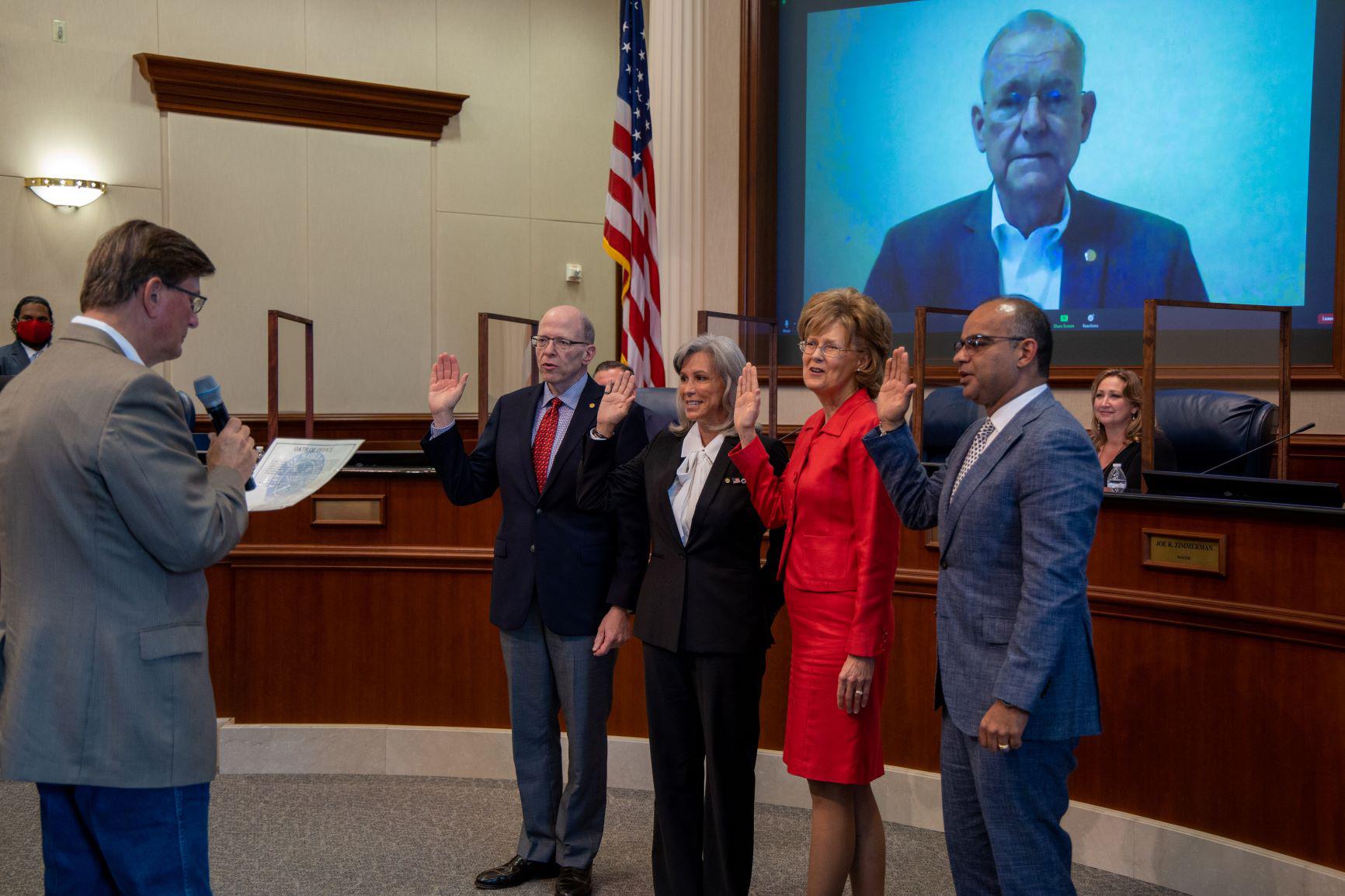 Sugar Land Mayor Joe Zimmerman swears in new city council members