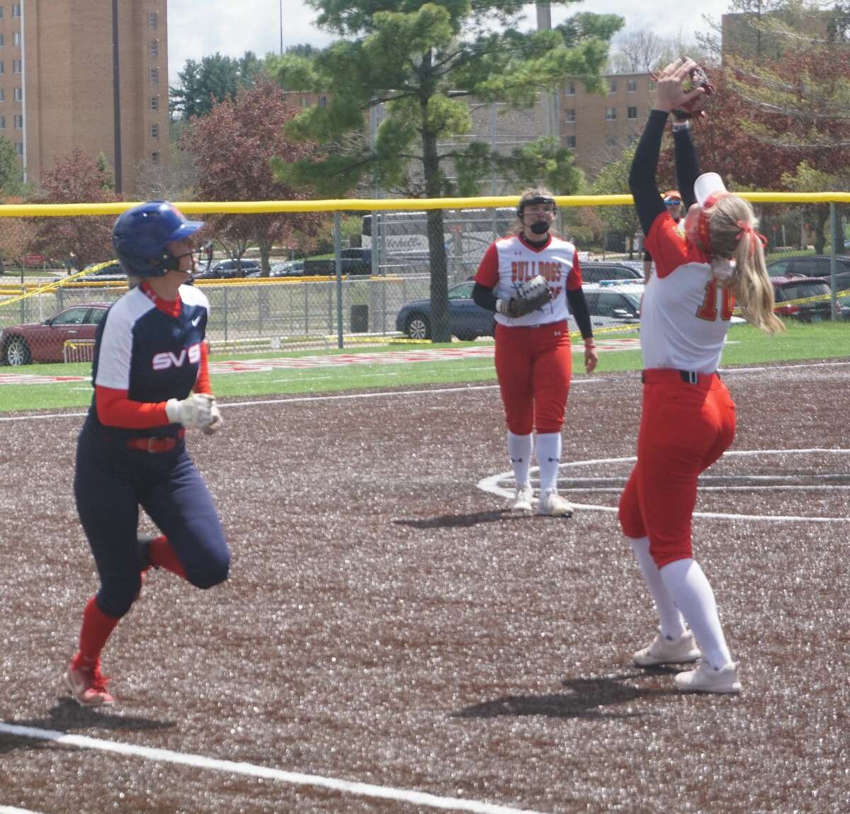 Bulldogs split season finale doubleheader with Saginaw Valley