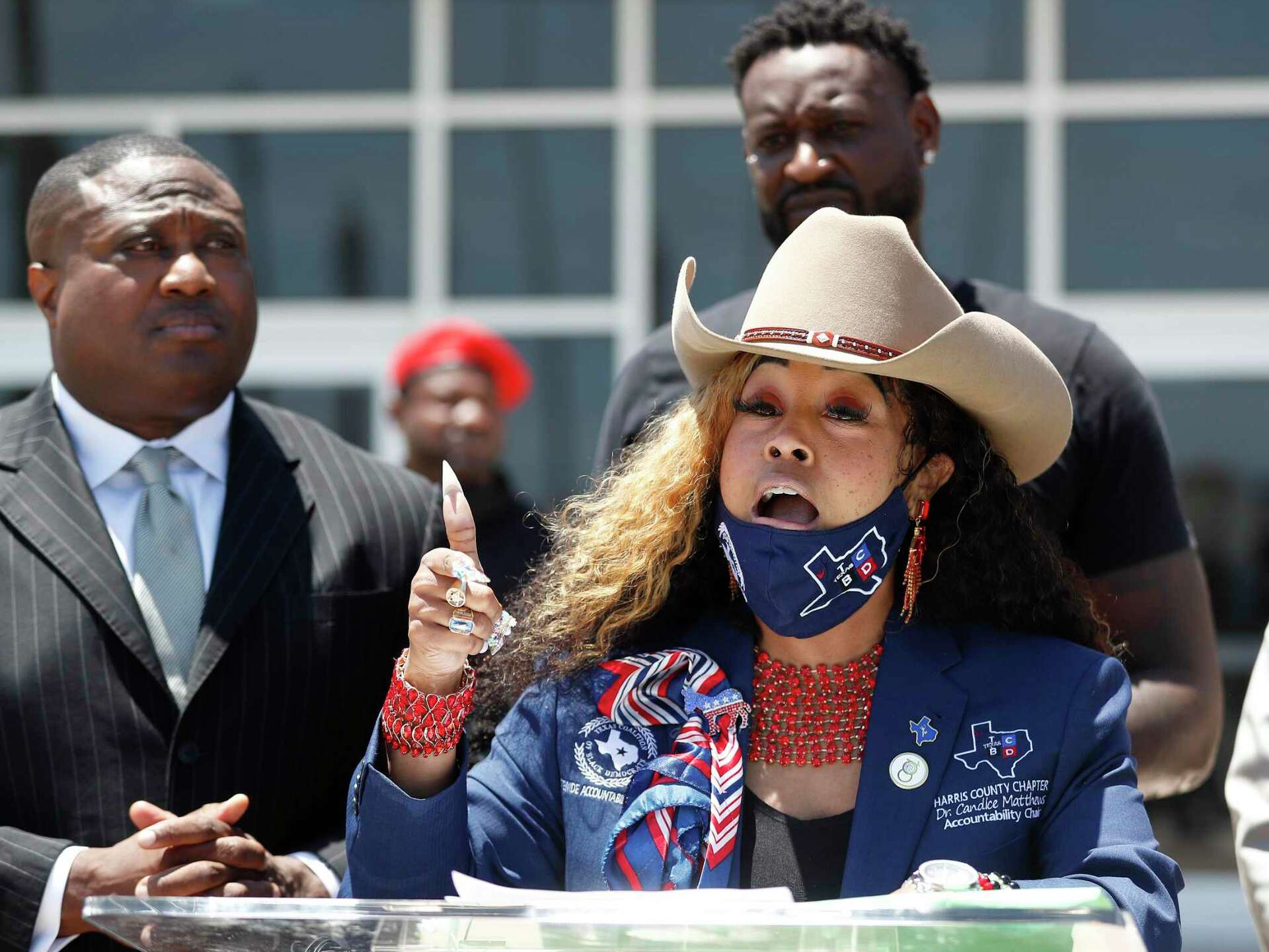 Houston community activist finds threating letter and rope in mailbox