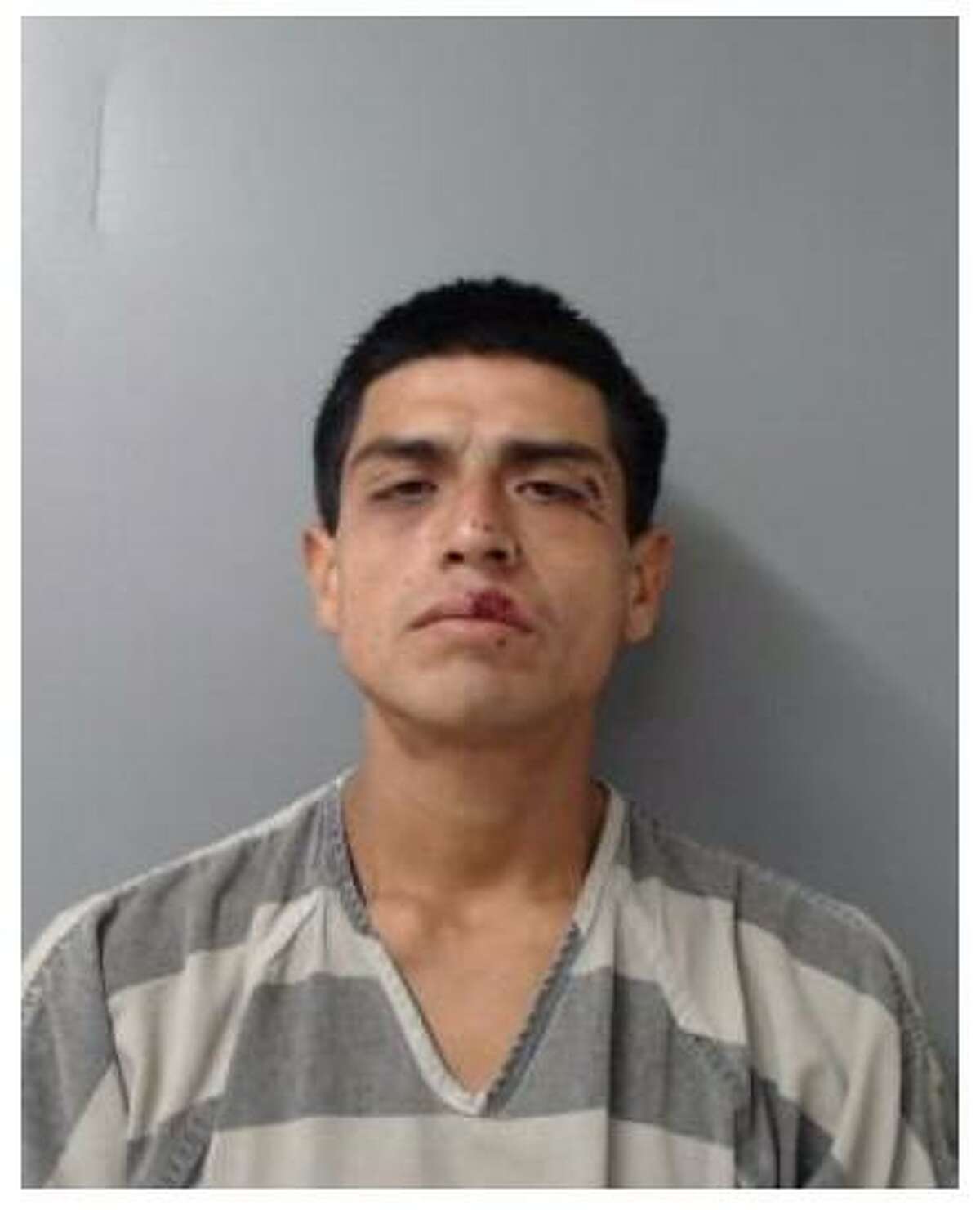 Suspected human smuggler arrested following crash in south Laredo Suspected human smuggler arrested following crash in south Laredo
