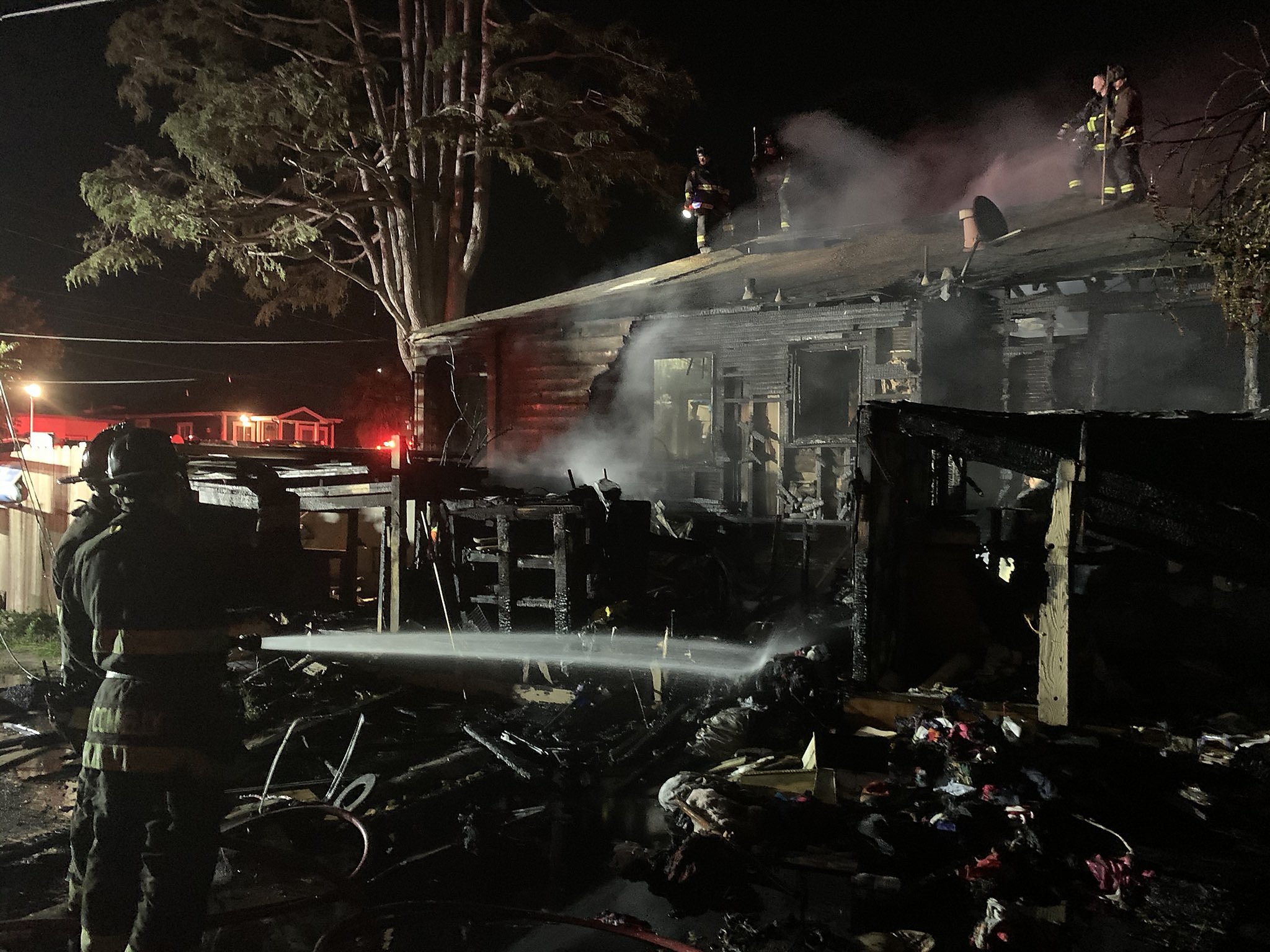 Oakland firefighters battle dramatic fire on 57th Avenue