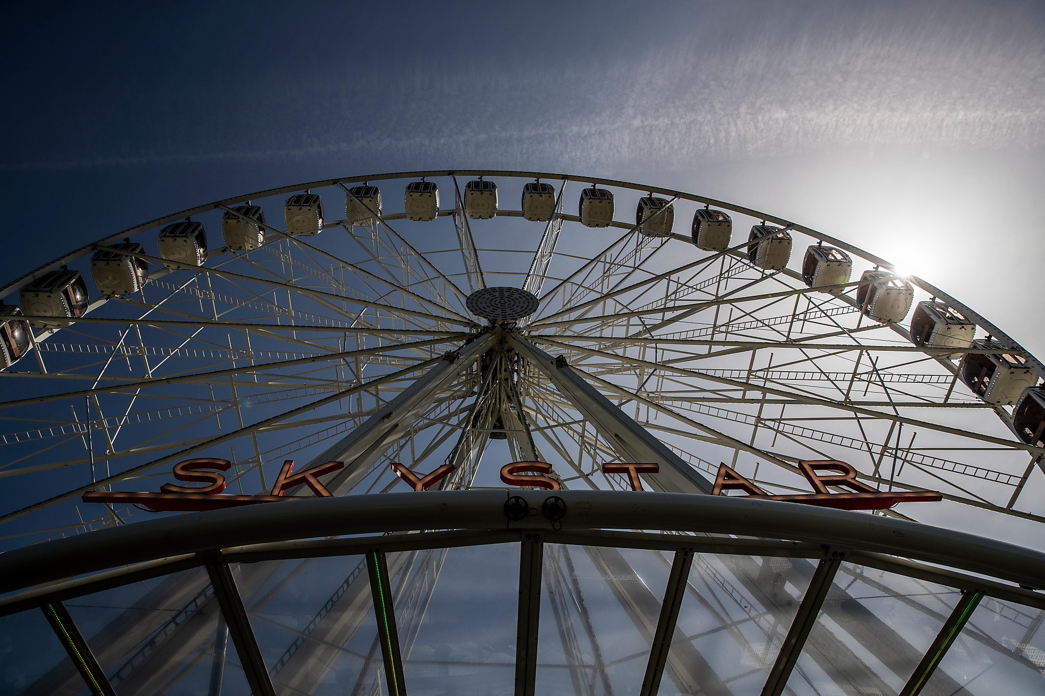 Moms soar to the skies on Mother’s Day aboard S.F.’s giant spinning wheel