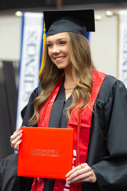 SIUE confers degrees to 2,325 in spring 2021 commencement