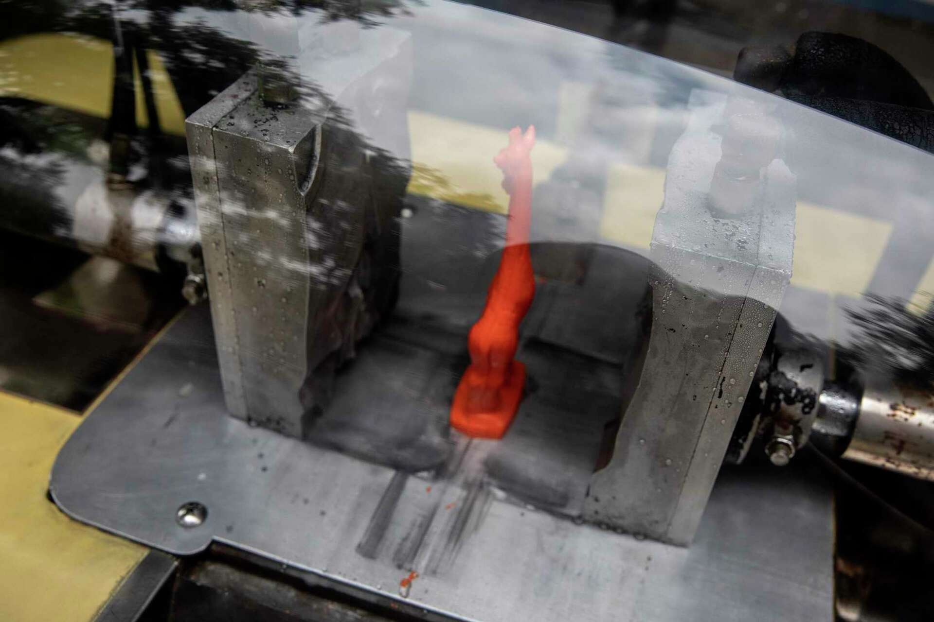 San Antonio Zoo’s plastic giraffes, gorillas from Mold-A-Rama machines ...