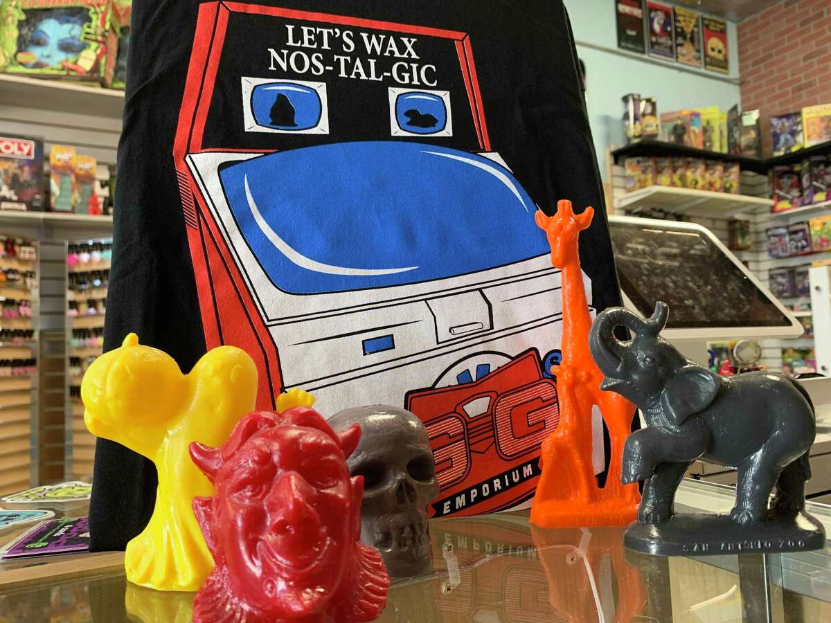San Antonio Zoo’s plastic giraffes, gorillas from Mold-A-Rama machines ...