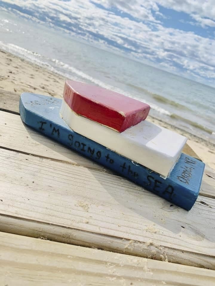 Tiny boat arrives in Port Austin from Oscoda