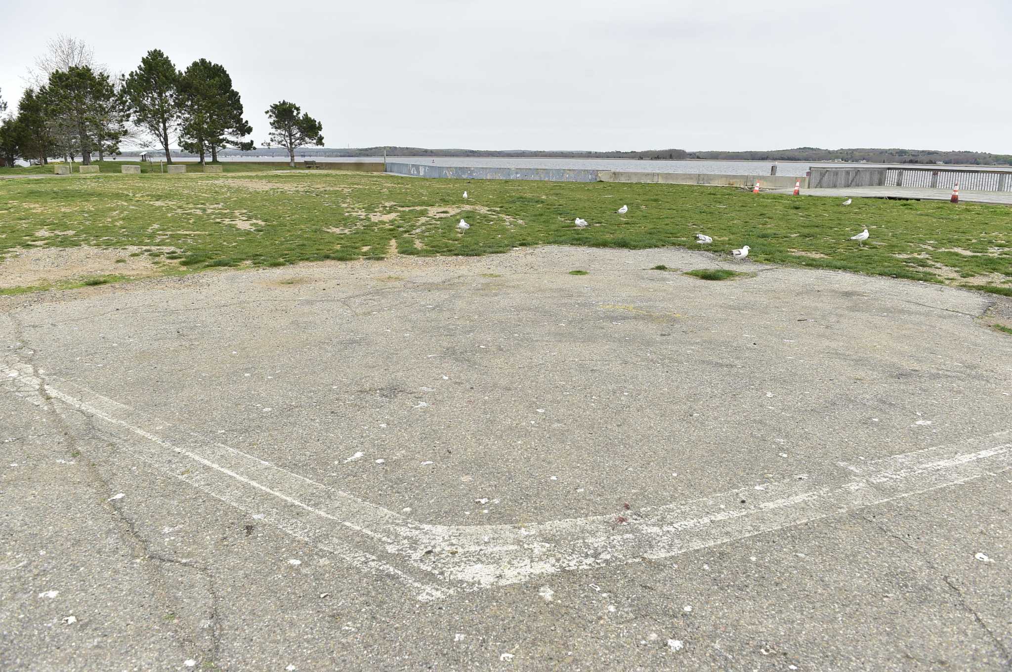 As critics pile on, selectman defends rejection of 300-seat outdoor ...