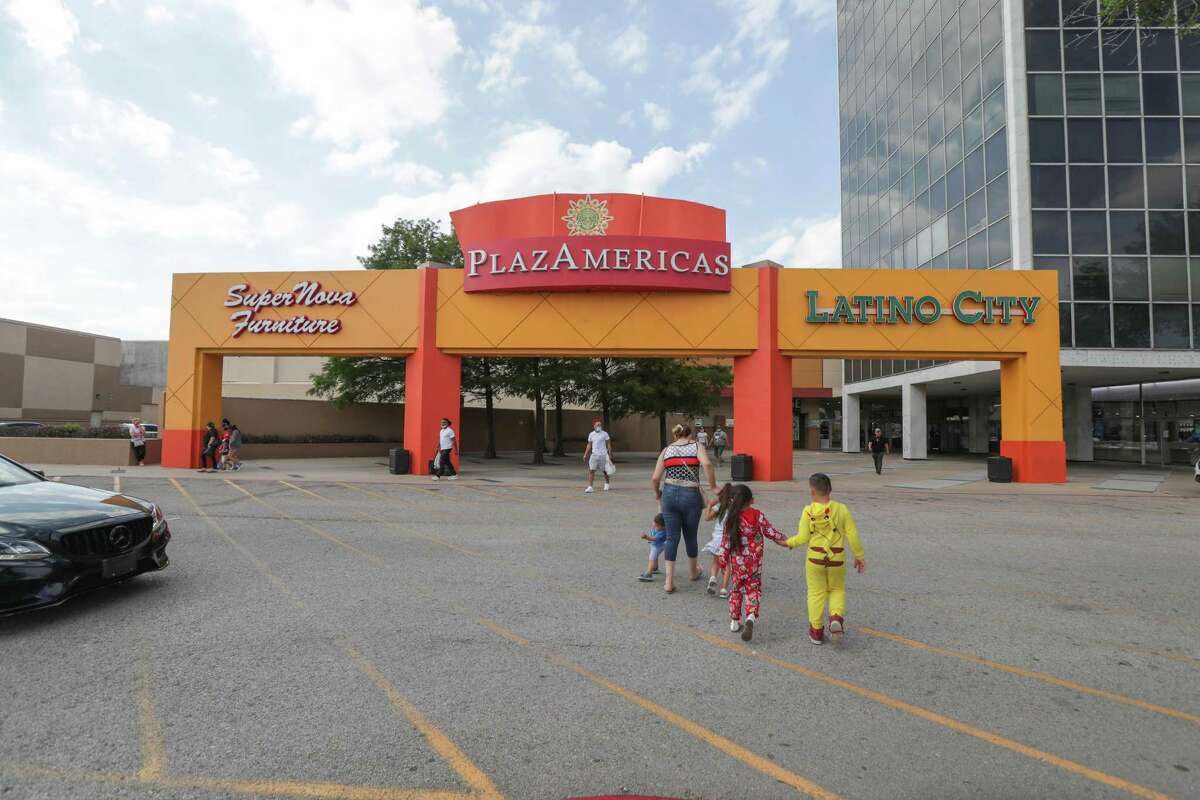 Officer fatally shot, suspect wounded inside Houston shopping mall