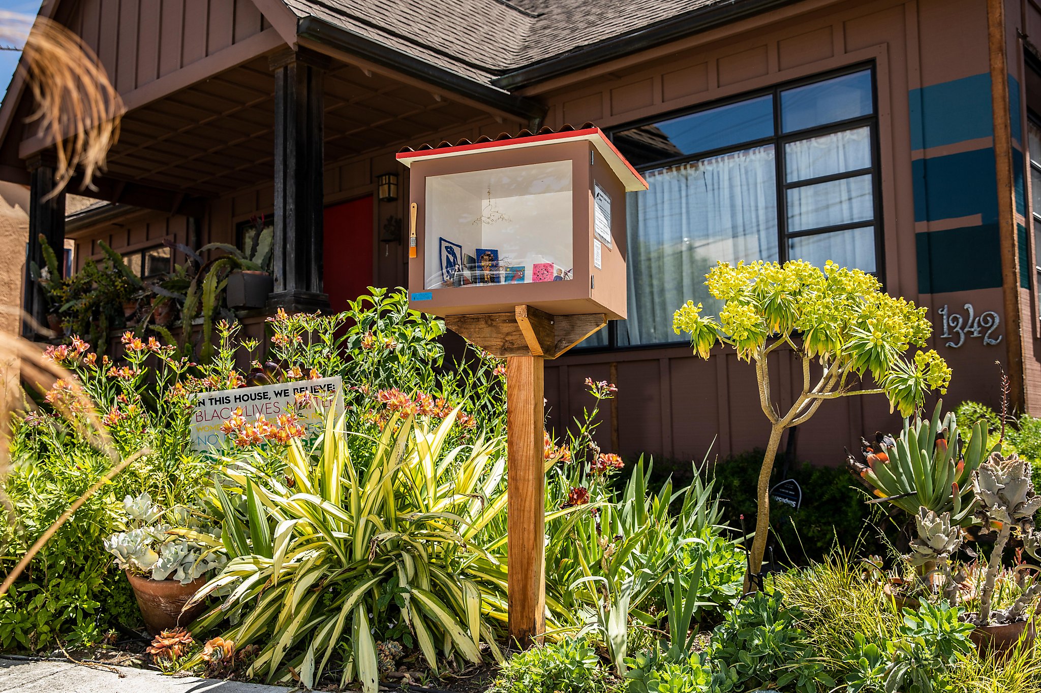 Bay Area’s tiny free galleries bring a little art to neighborhoods — up ...