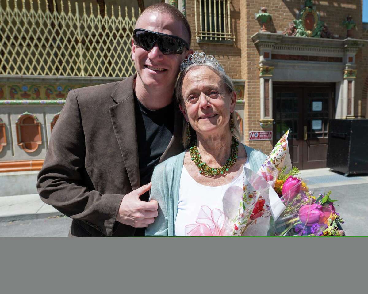 Voorheesville veterinarian crowned Mother of the Year in Albany