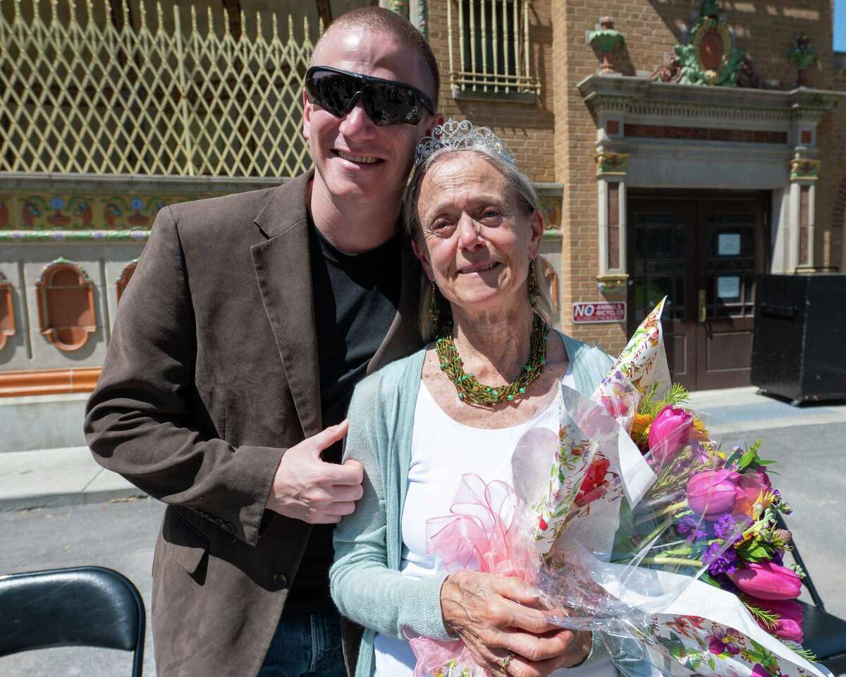 Voorheesville veterinarian crowned Mother of the Year in Albany