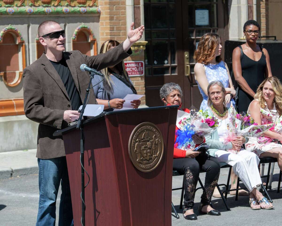 Voorheesville veterinarian crowned Mother of the Year in Albany