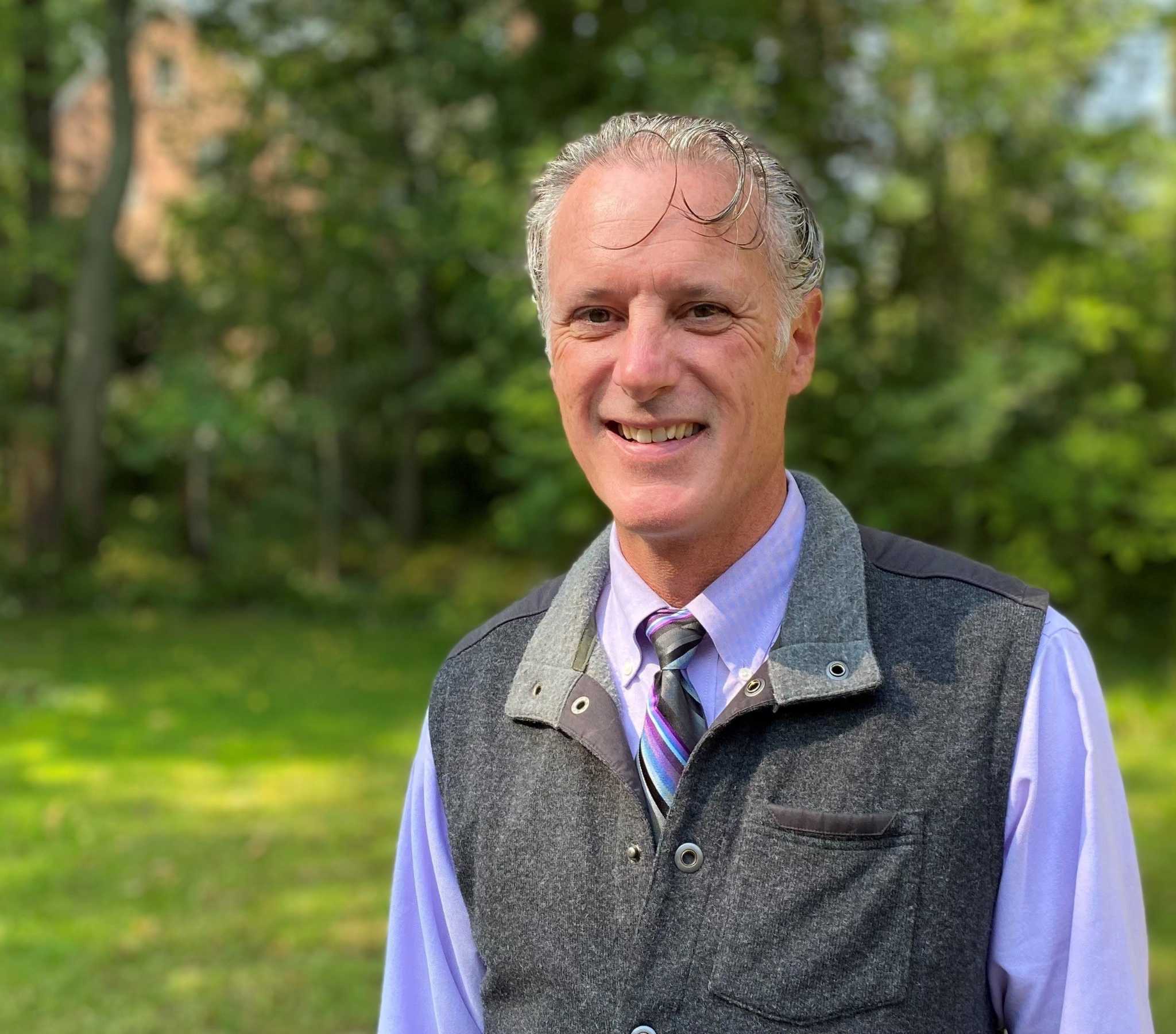 Patrick Bishop receives Distinguished Teacher Award