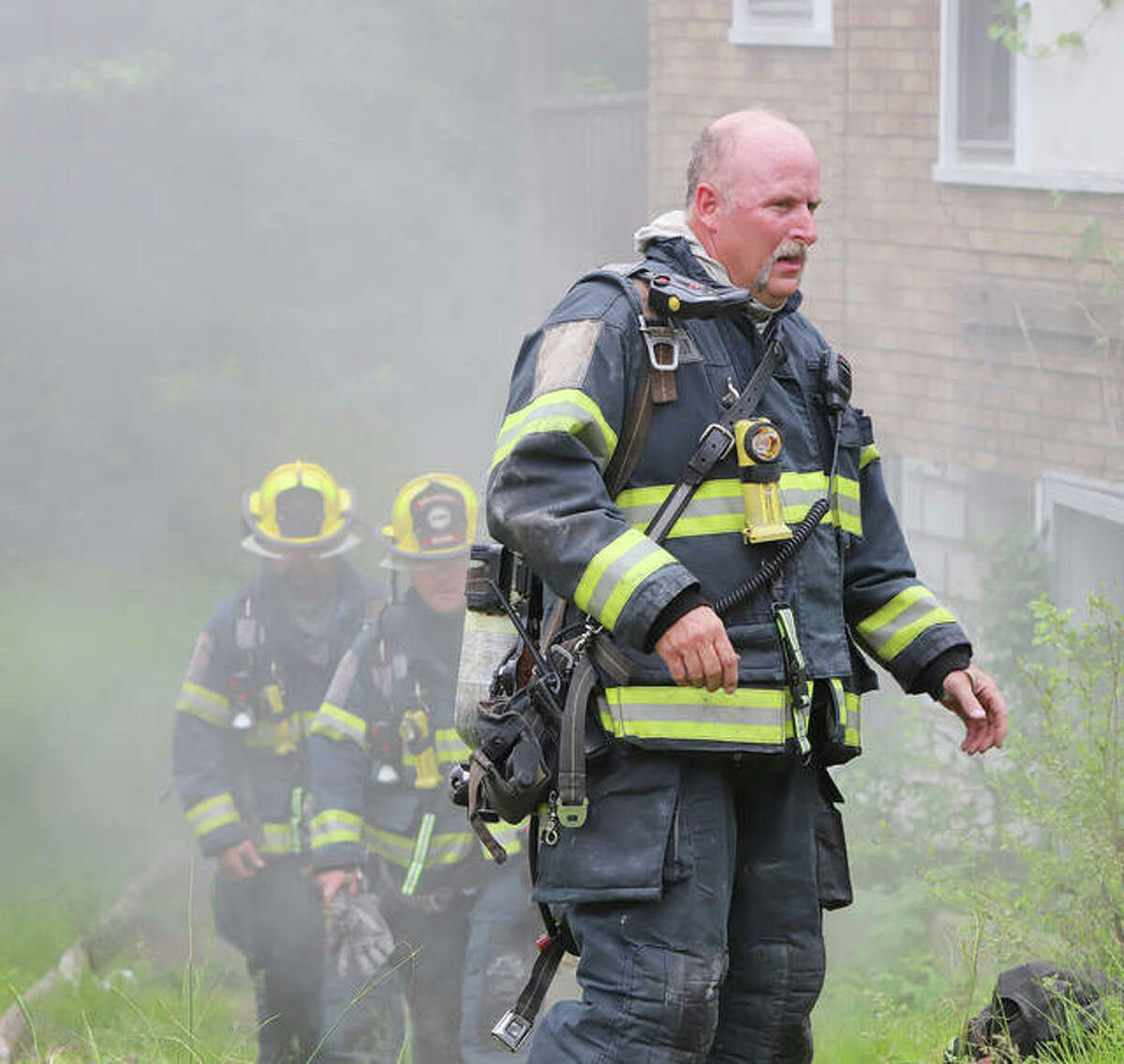 Alton firefighters learn with burns