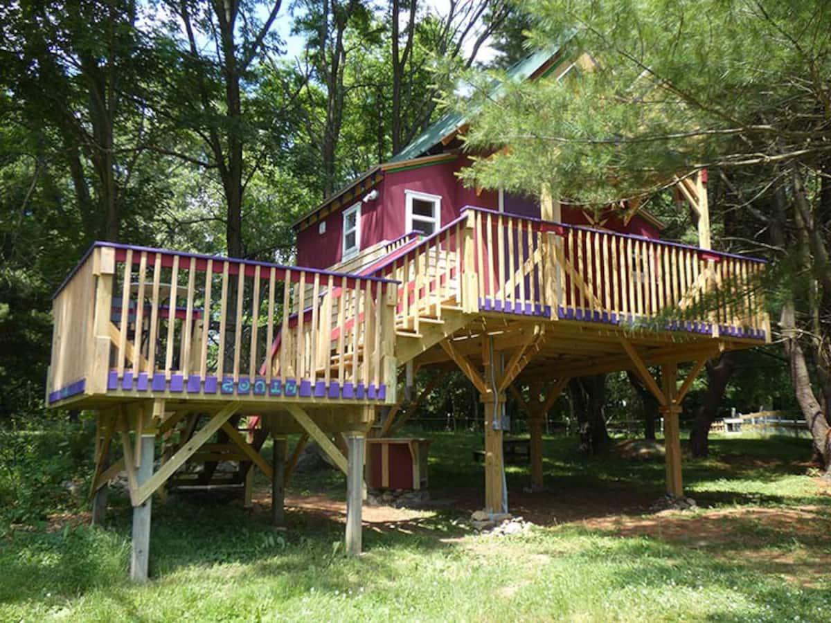Sleep above ground at one of these 3 CT tree house-themed Airbnbs