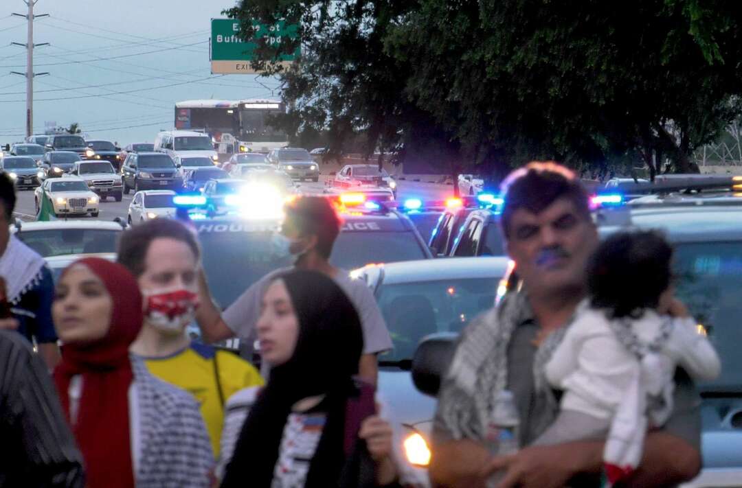 Hundreds of Houstonians march in pro-Palestine demonstration outside ...