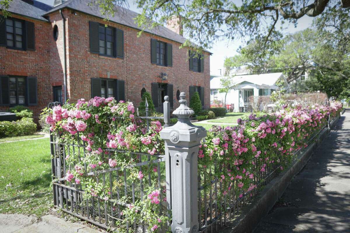 Inside Look: Even this Galveston estate's garden has a pedigree