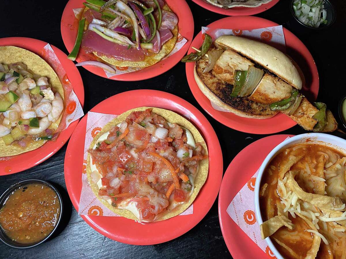 Cheap thrills, not much else, at Cervecería Chapultepec, a one-price ...