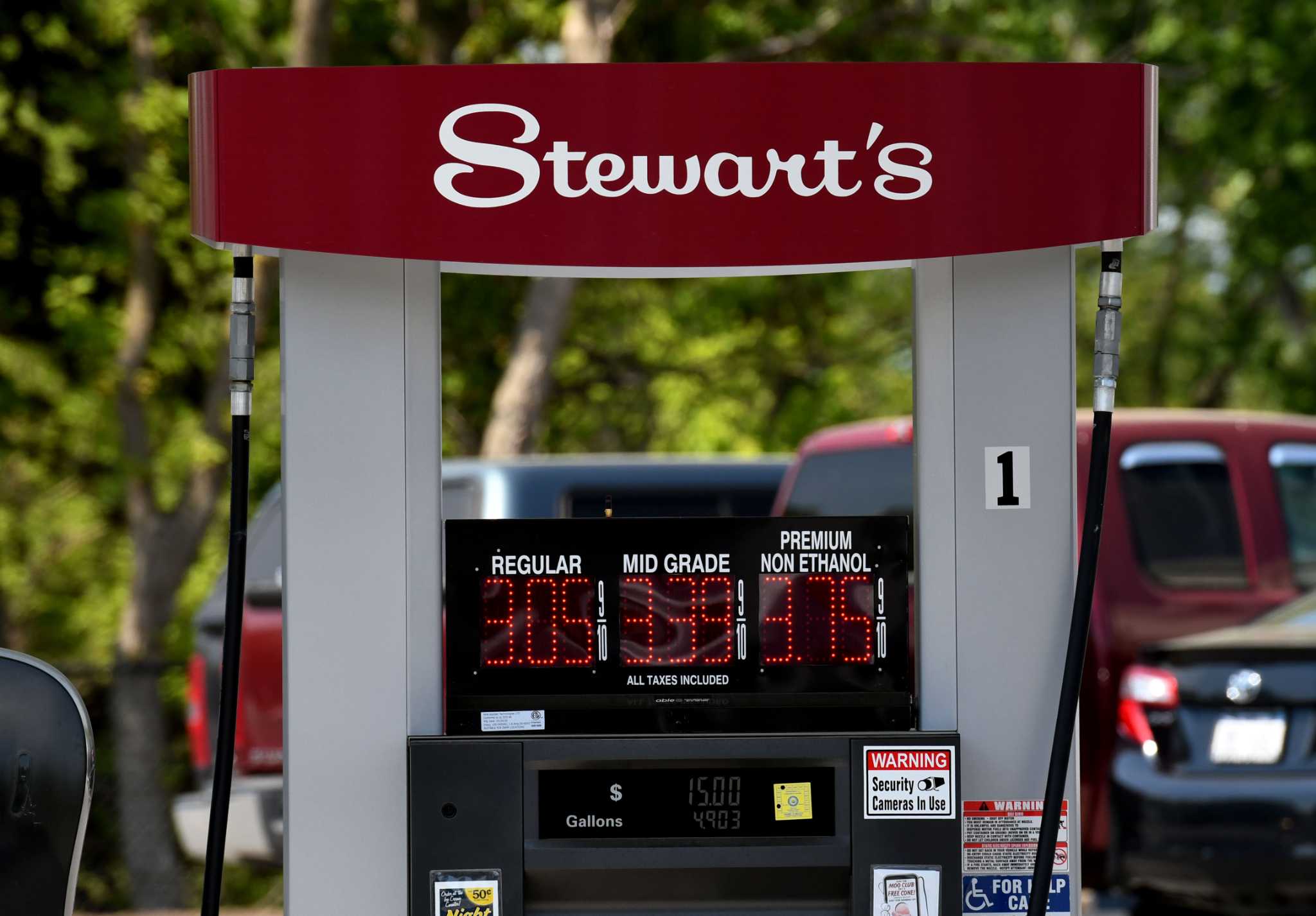 Perrin Dake of Stewart's ownership family drowns on Friends Lake