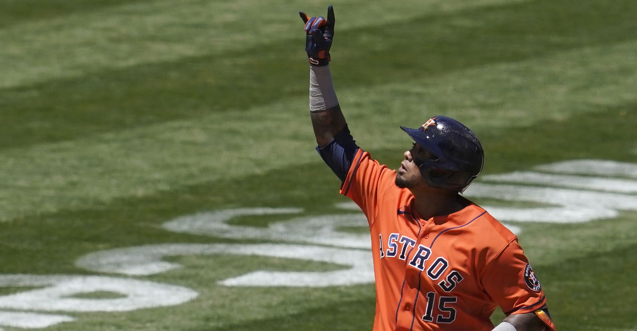 Martín Maldonado sparks Astros' win over A's, push into first place