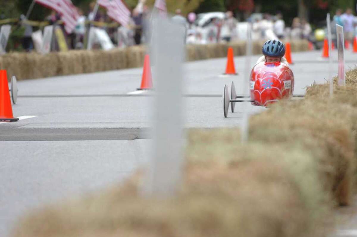 Soap Box Derby draws hundreds to the Avenue