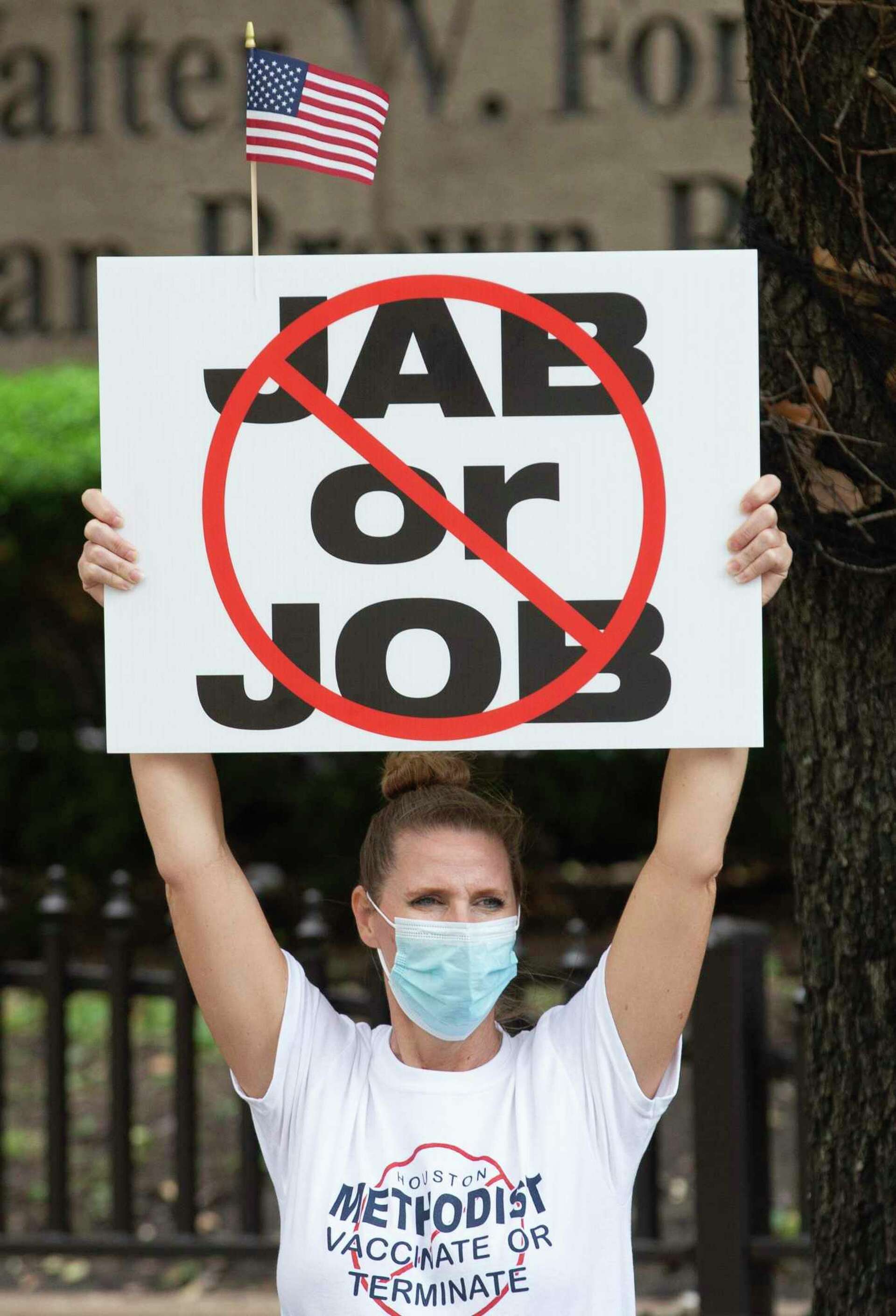 Group protests vaccine mandate for Houston Methodist employees