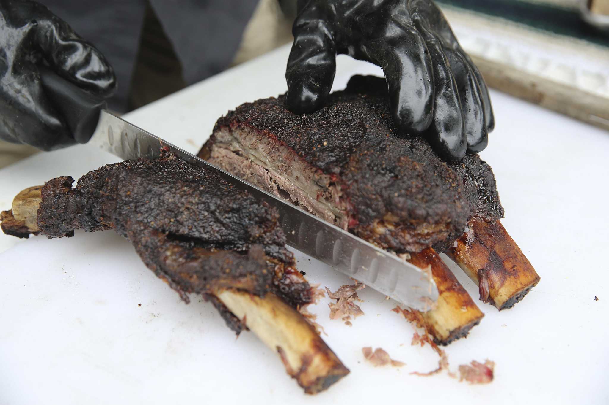 How to make gigantic beef ‘dino’ ribs at home in the smoker