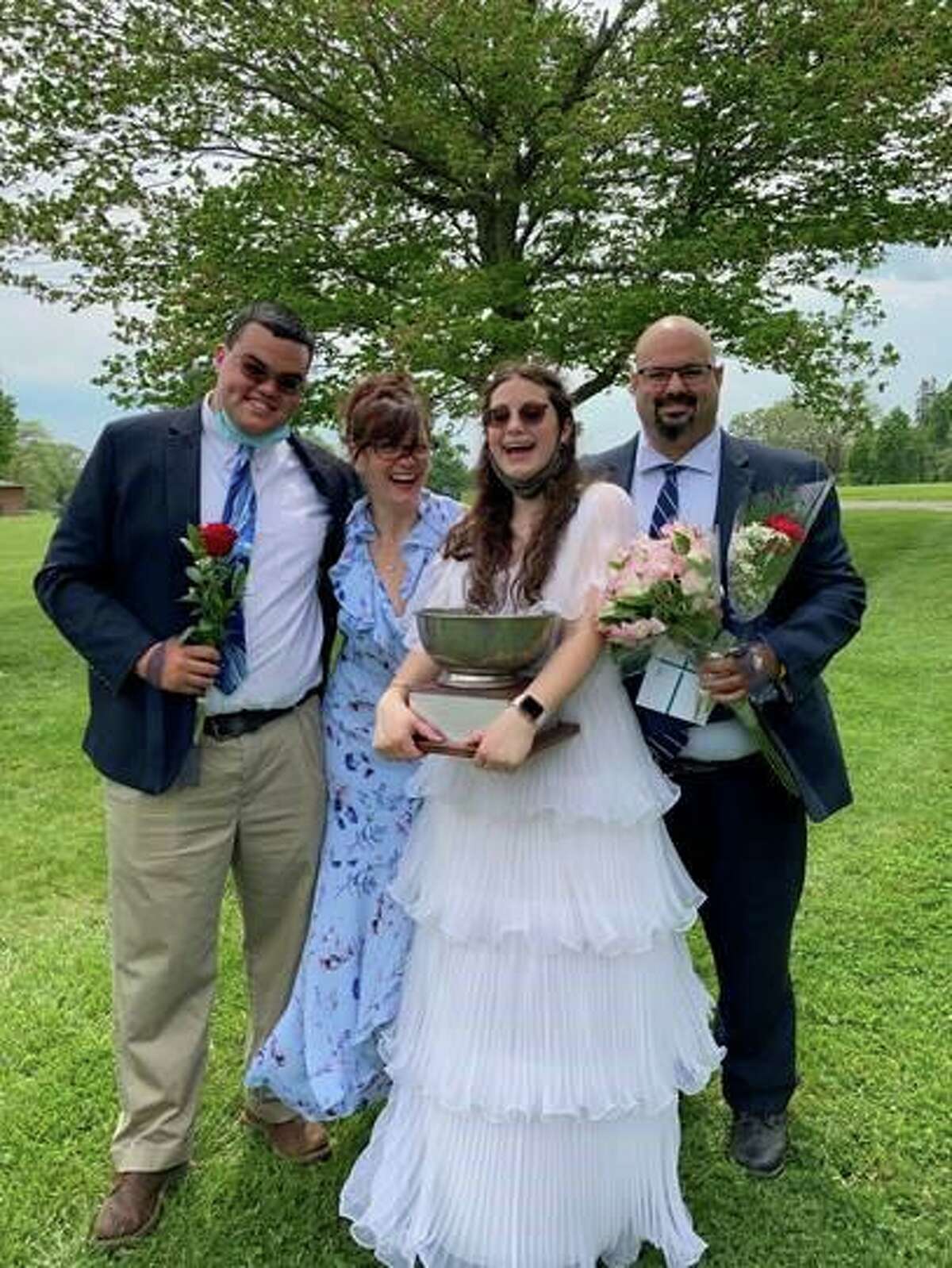 Class of 2021 graduates outdoors at Marvelwood School