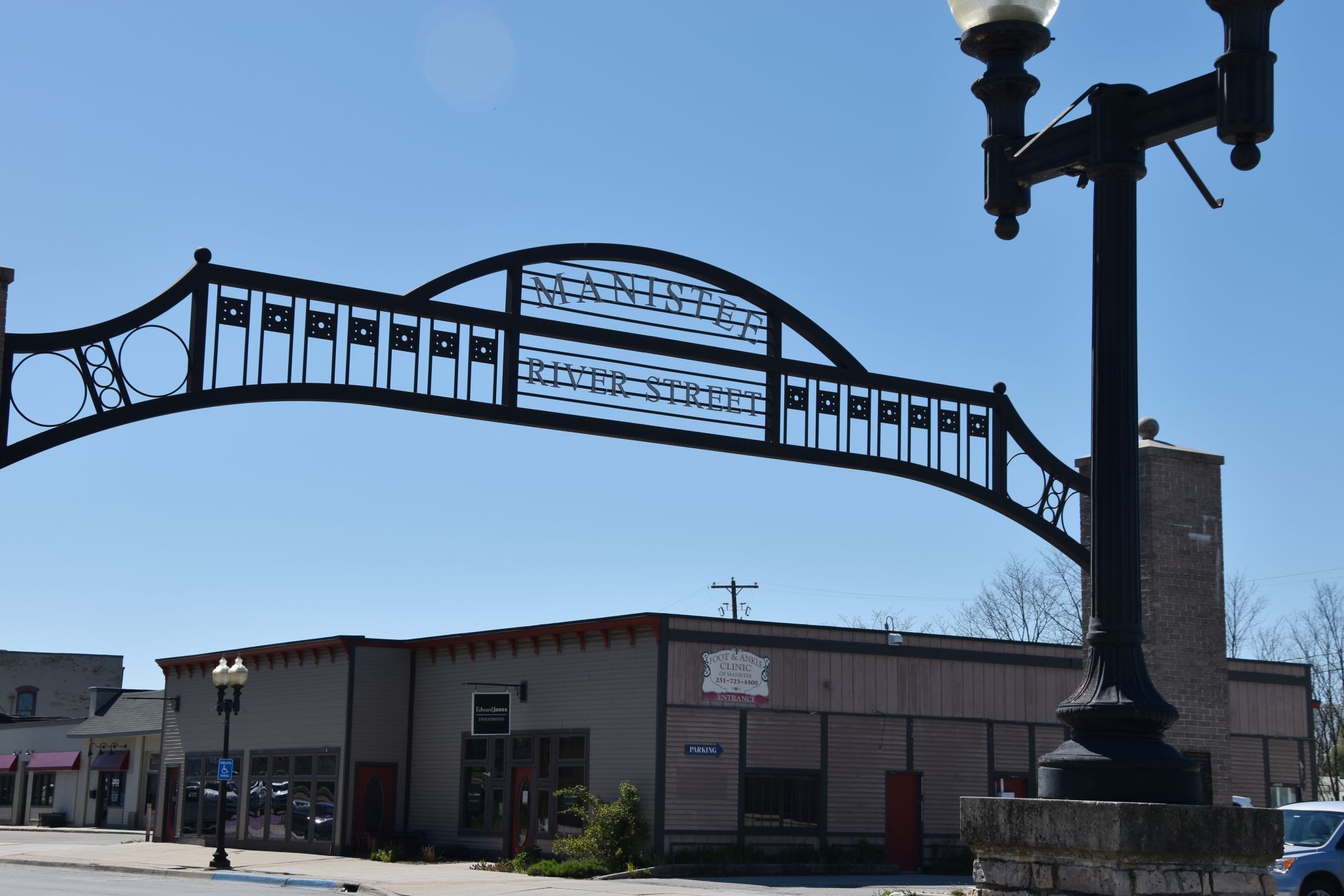 Manistee takes first step in common areas for drinking in new social ...