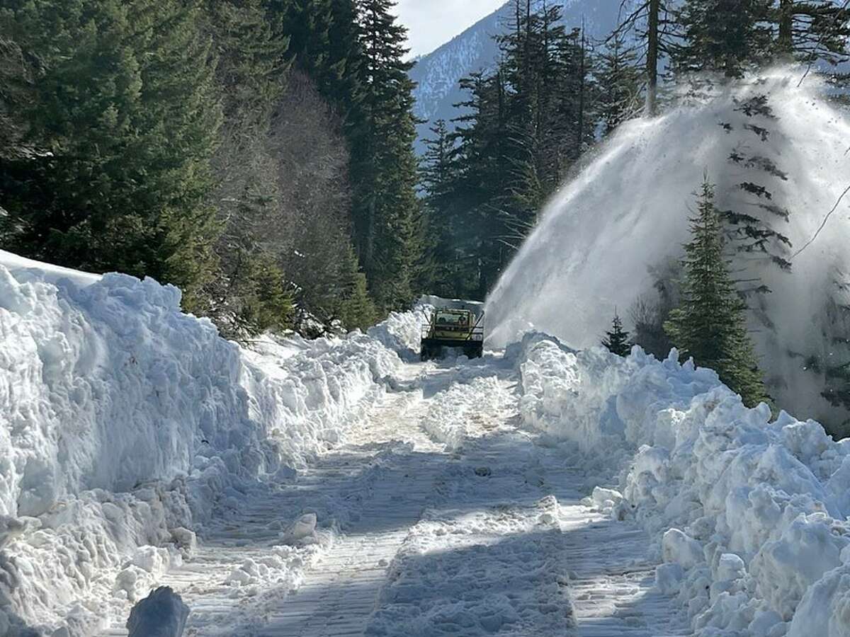 Chinook and Cayuse passes through Mount Rainier National Park to reopen ...