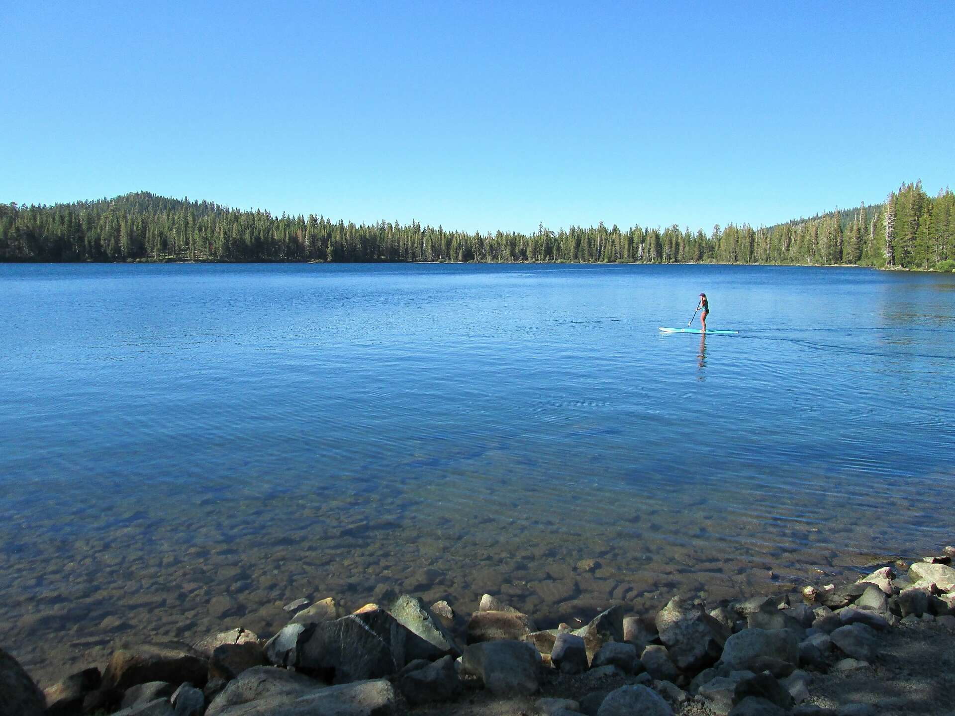This cluster of Sierra lakes is a summer secret — and they’re full of water