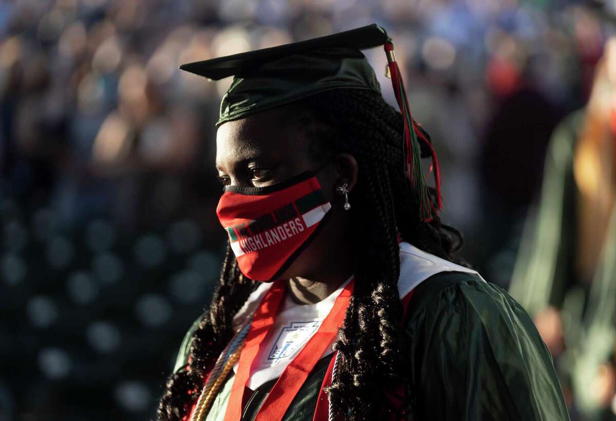 ‘A new beginning’: 1K Highlanders walk stage at Woodlands High graduation