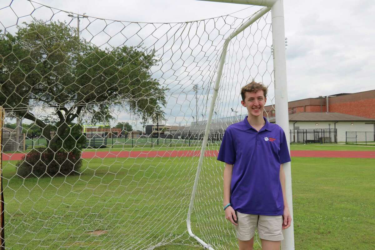 Childhood dreams propel 2 graduating Clear Creek ISD seniors