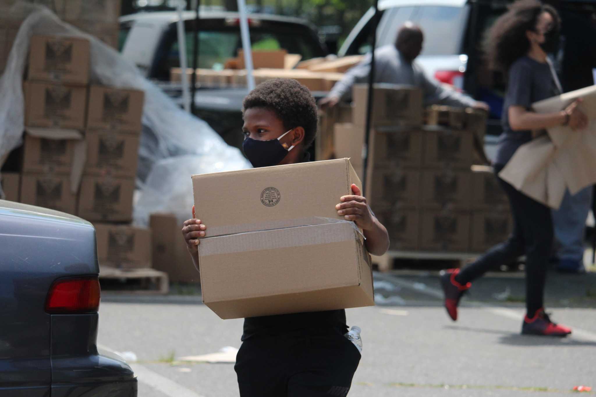 Dan Haar: A hungry community says farewell to its food-box drives