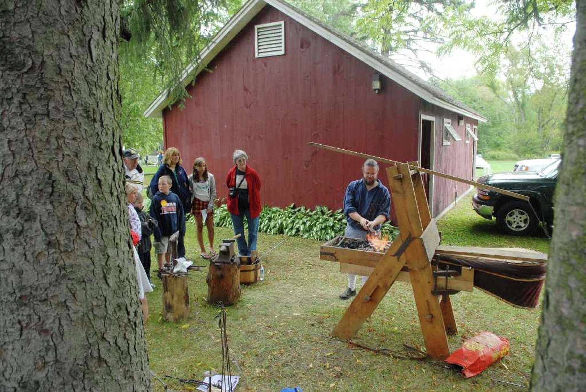 In old-fashioned fashion, Sunday at Pruyn House