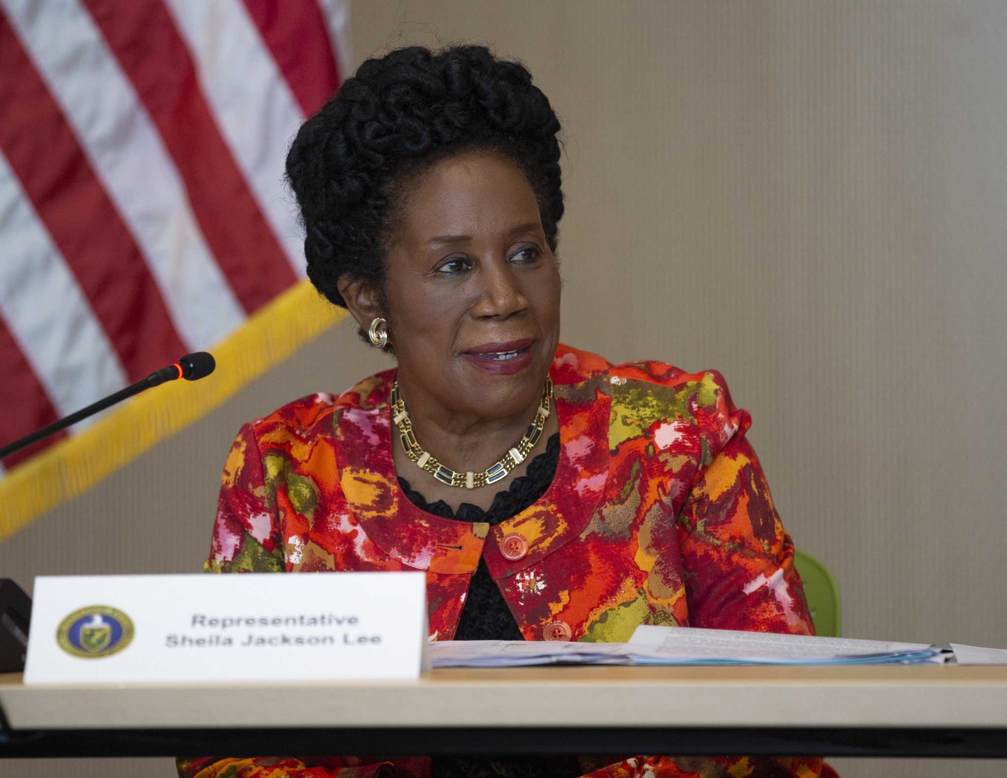 Rep. Lee hosts vaccination outreach site Saturday