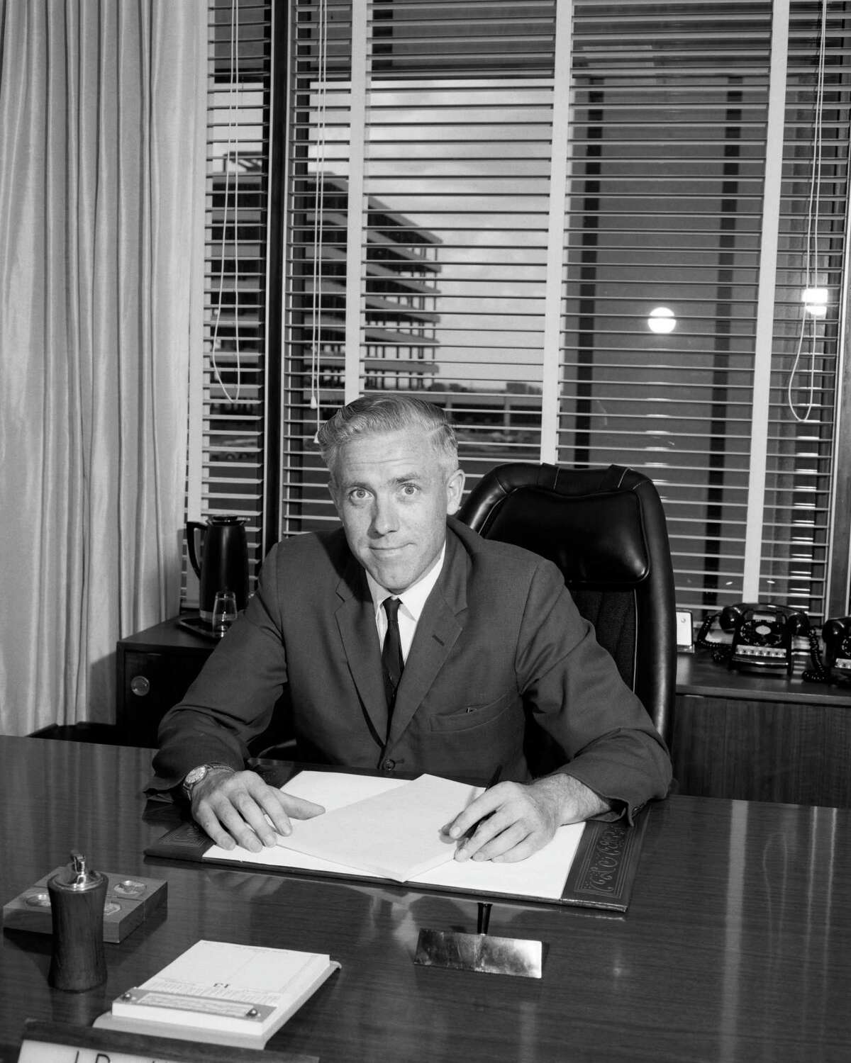 NASA flight director John Hodge remembered for dodging disaster in ...