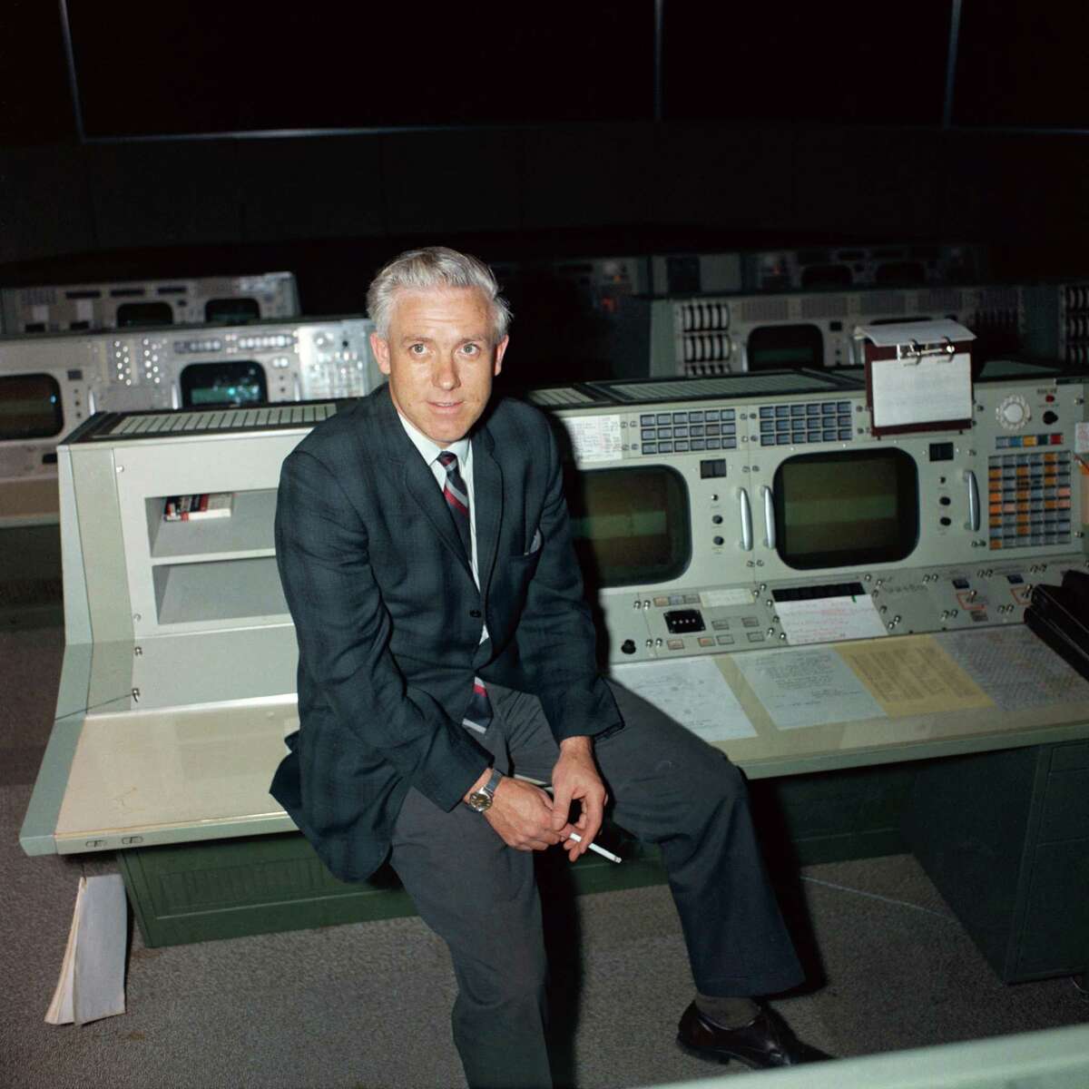 NASA flight director John Hodge remembered for dodging disaster in ...